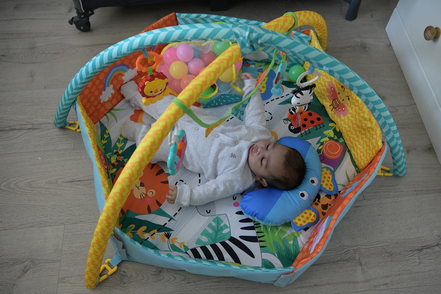 Snuggletime Jumbo Activity Gym and Ball Pit