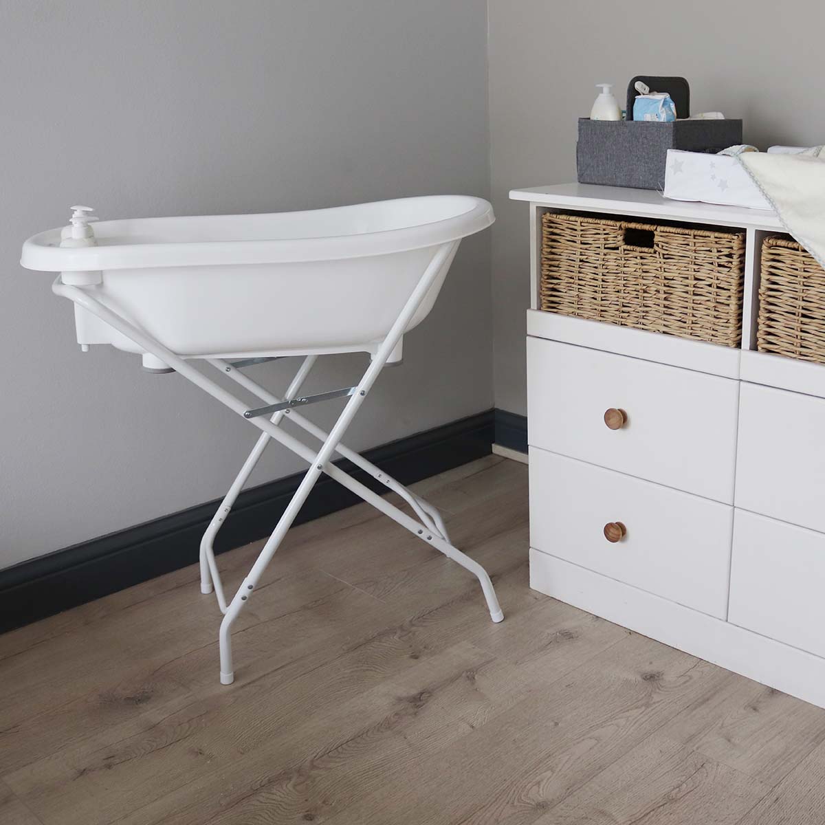 Snuggletime Cozy Bath Tub & Stand